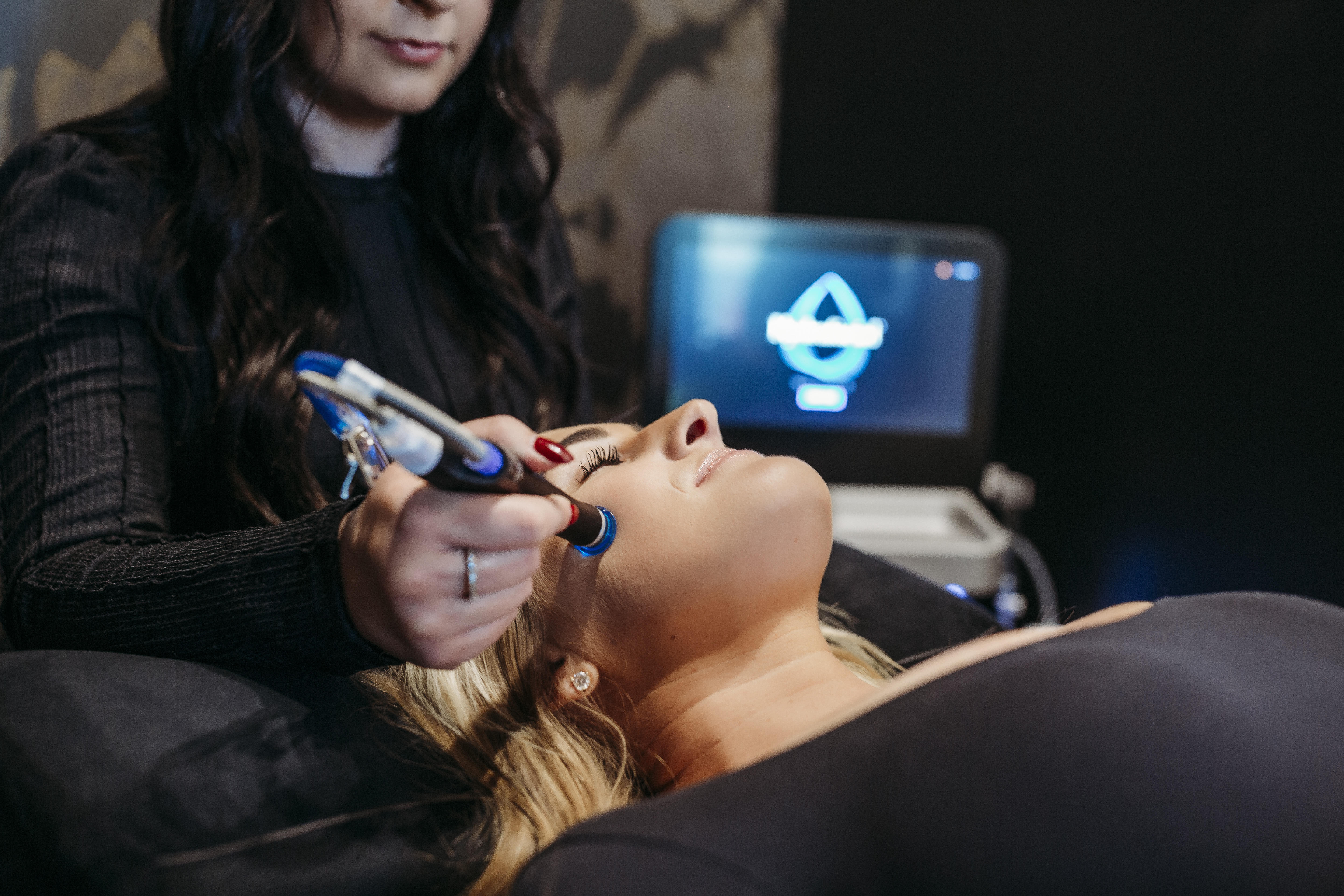 Deluxe Hydrafacial (60 min) – Refined Beauty Aesthetics